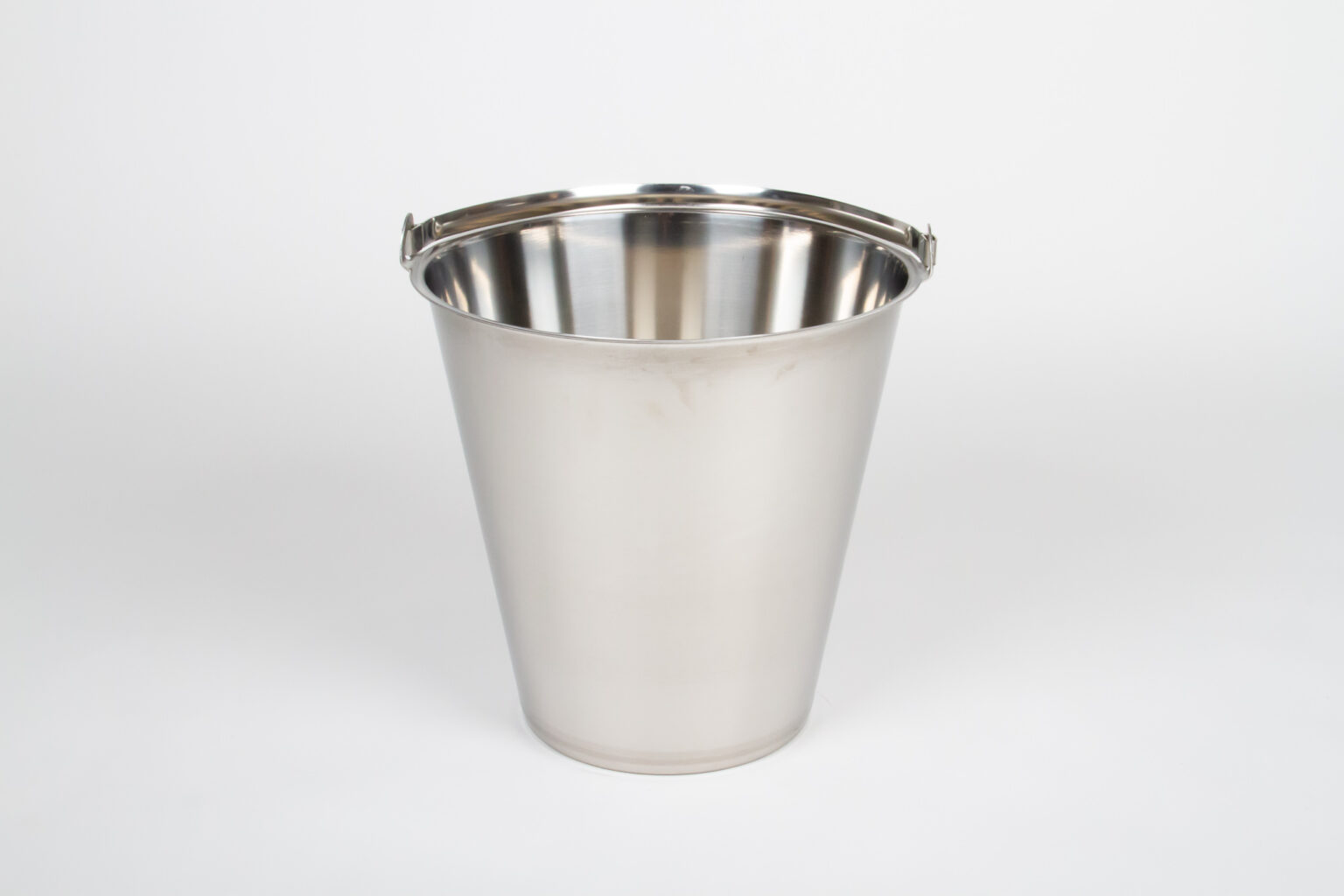 Graduated Stainless Steel Bucket | Plain Base (15Ltr Capacity) - Creeds ...