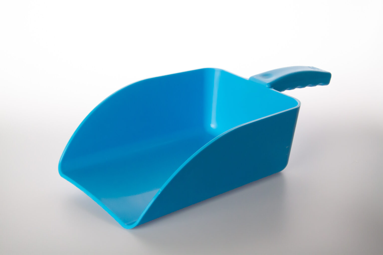 Buy Large Plastic Scoops - Fast Delivery Online | Creeds Direct