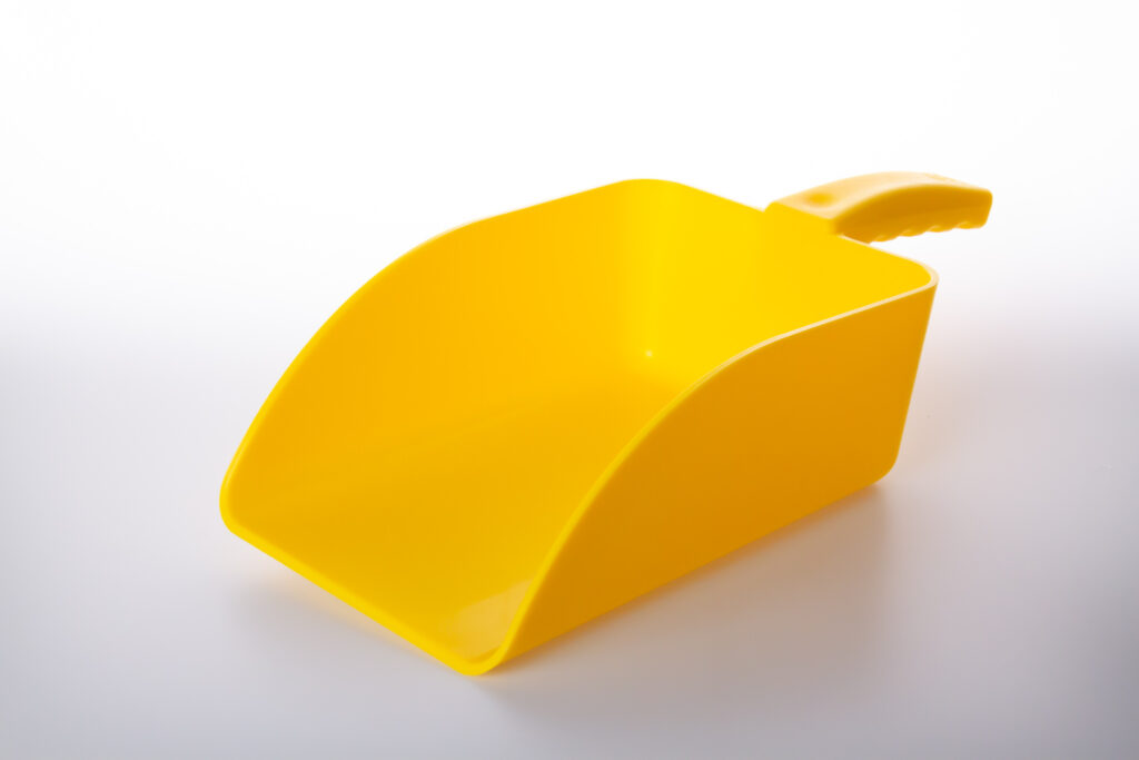 Scoop | Plastic Large 2kg (Yellow) - Creeds Direct