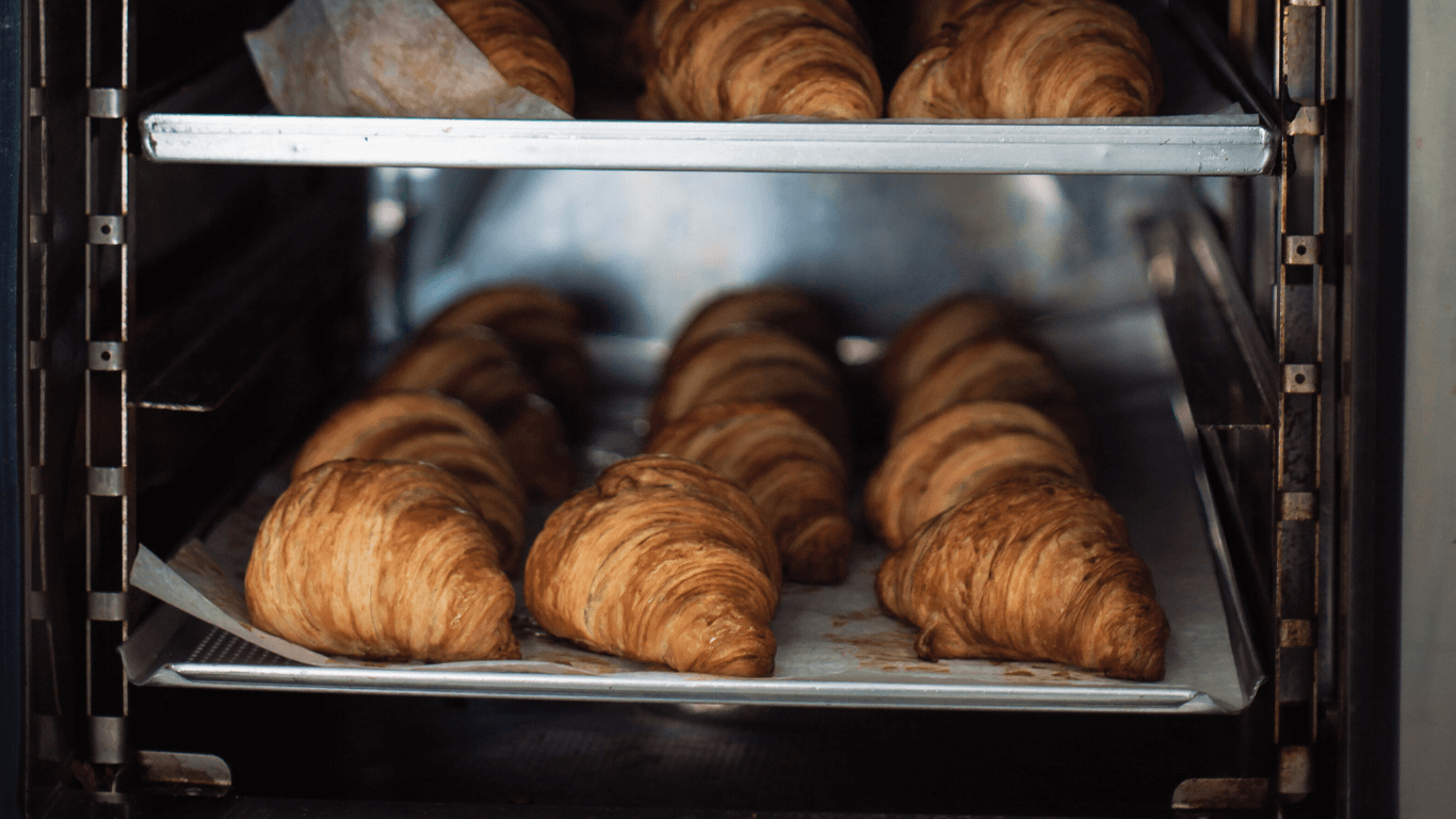 How to Choose the Right Commercial Oven for Your Bakery | Creeds